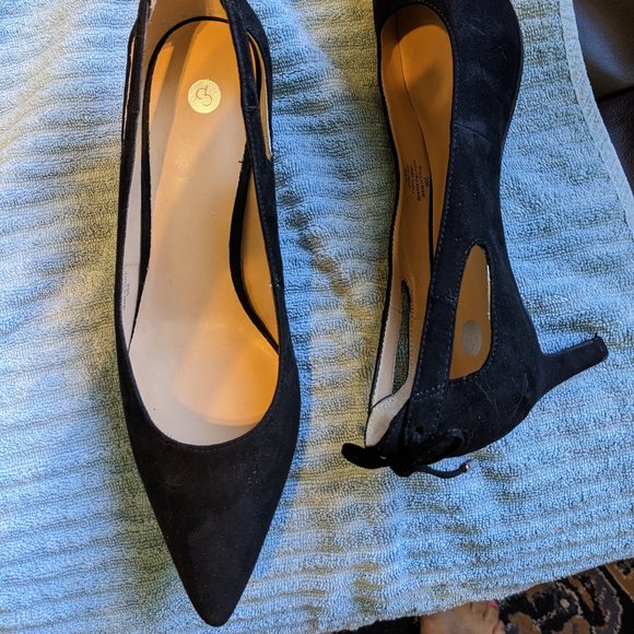 Dress Barn | Shoes | Nwob Low Heeled Pumps With Cutouts And Adorable ...